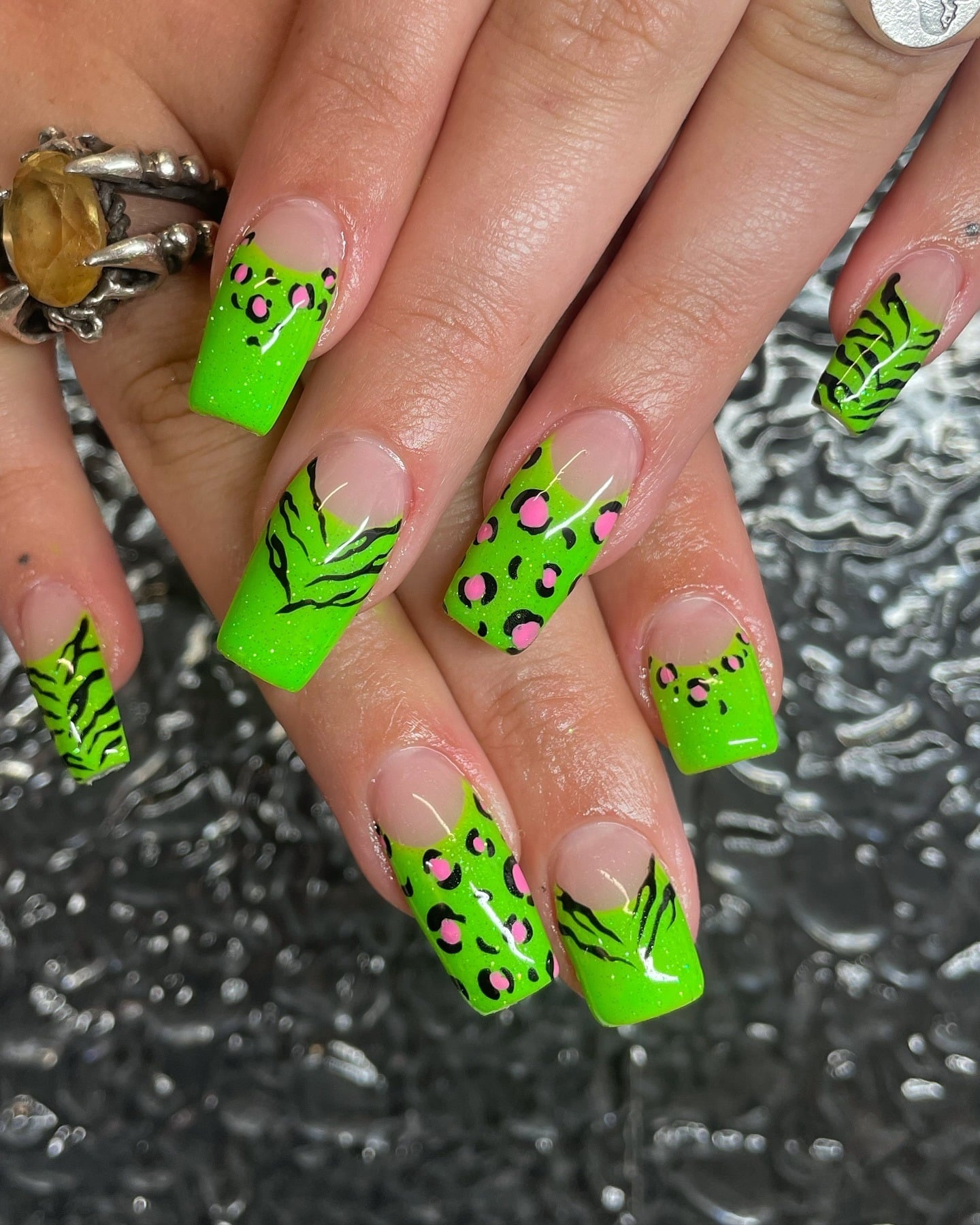 22 Medium Length Nail Ideas That Are Beyond Pretty – Cozy & Home