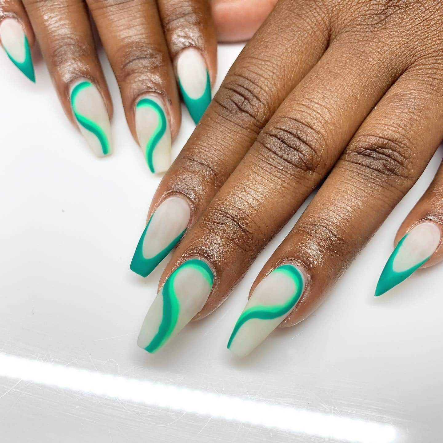 22 Medium Length Nail Ideas That Are Beyond Pretty – Cozy & Home