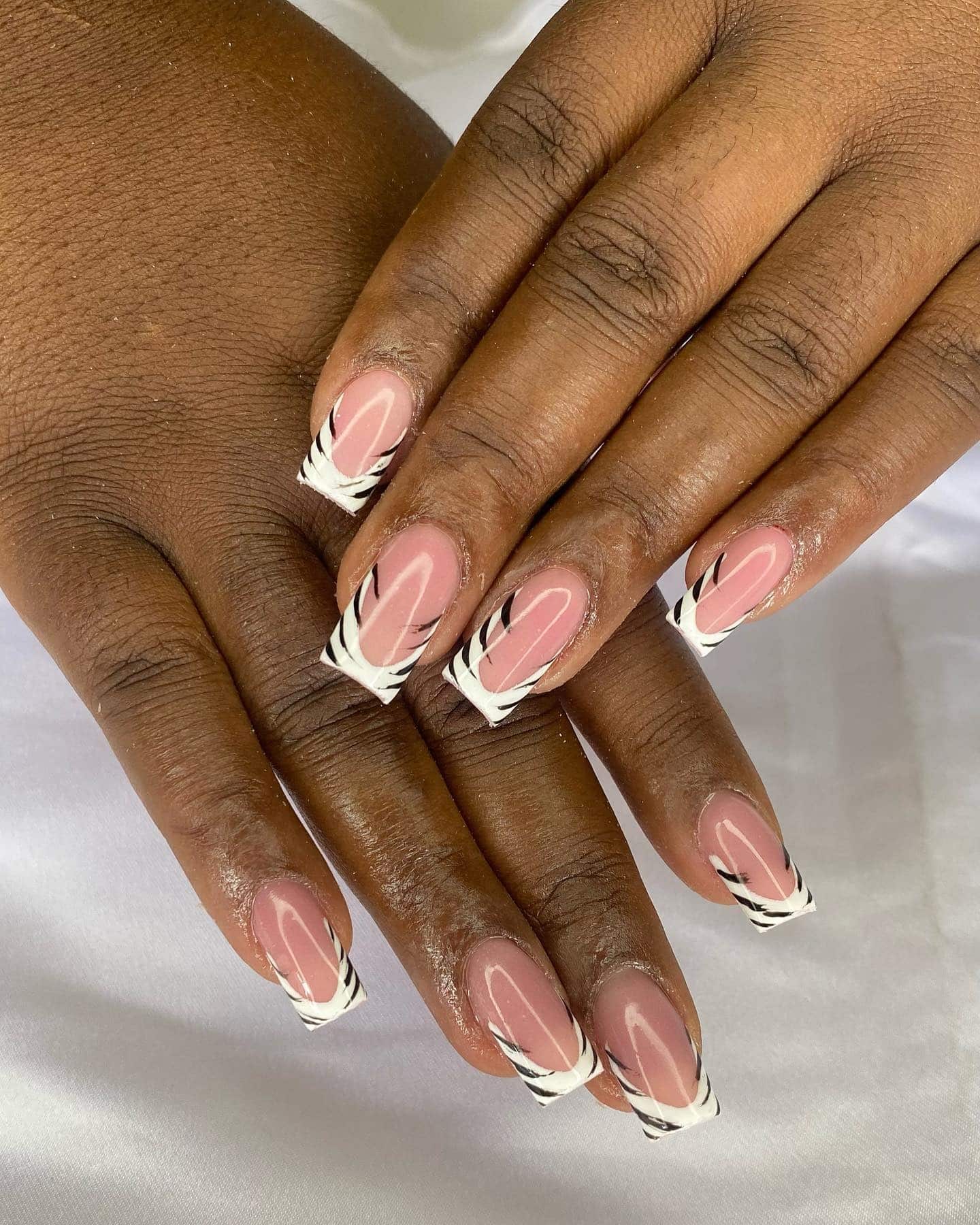 22 Medium Length Nail Ideas That Are Beyond Pretty – Cozy & Home