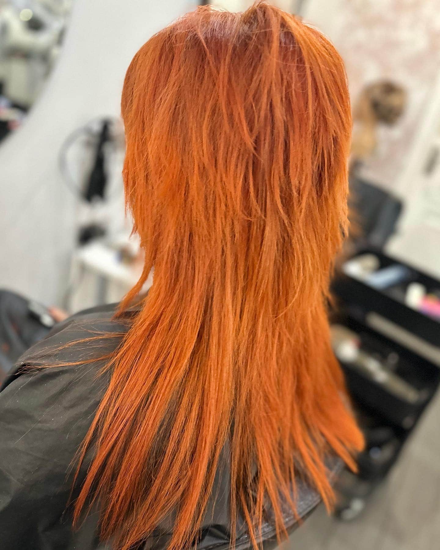 22 80S Hairstyles Loved by Style Icons – Cozy & Home