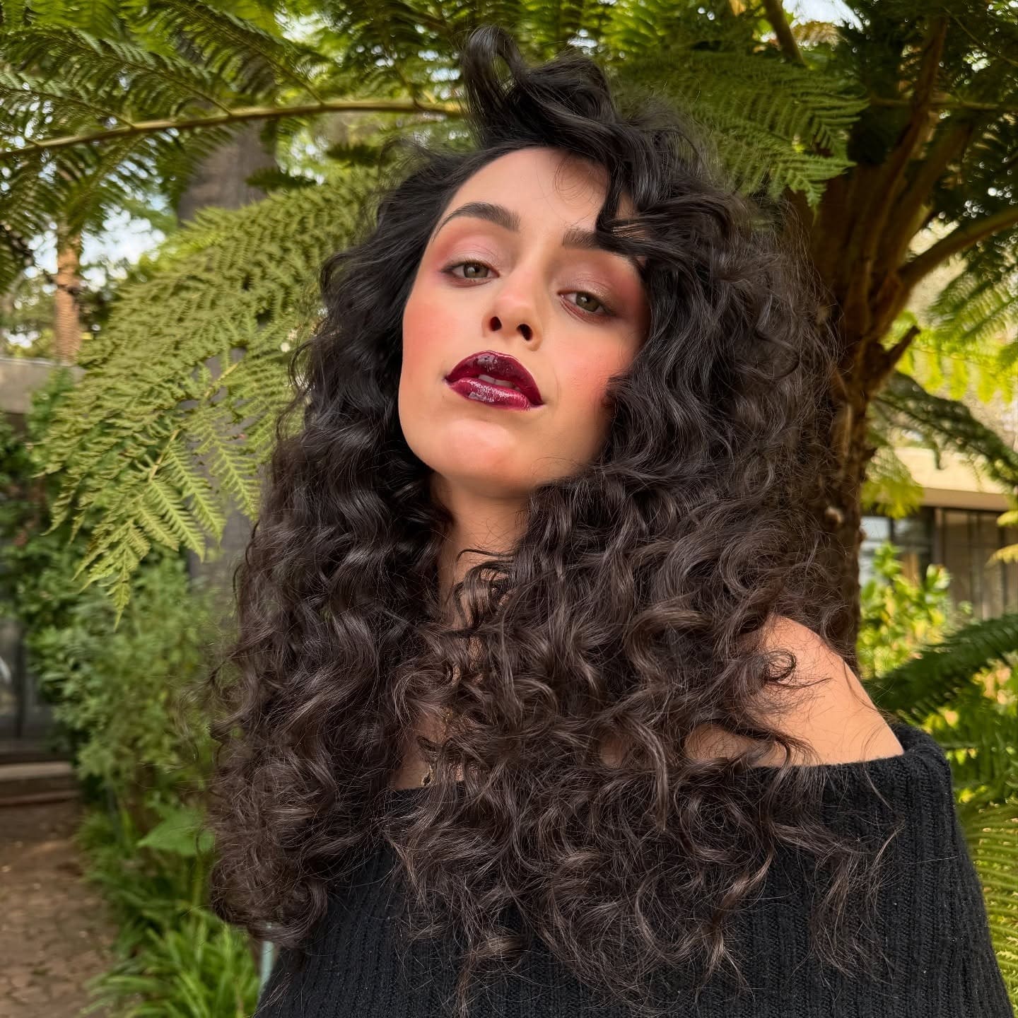 22 80S Hairstyles Loved by Style Icons – Cozy & Home