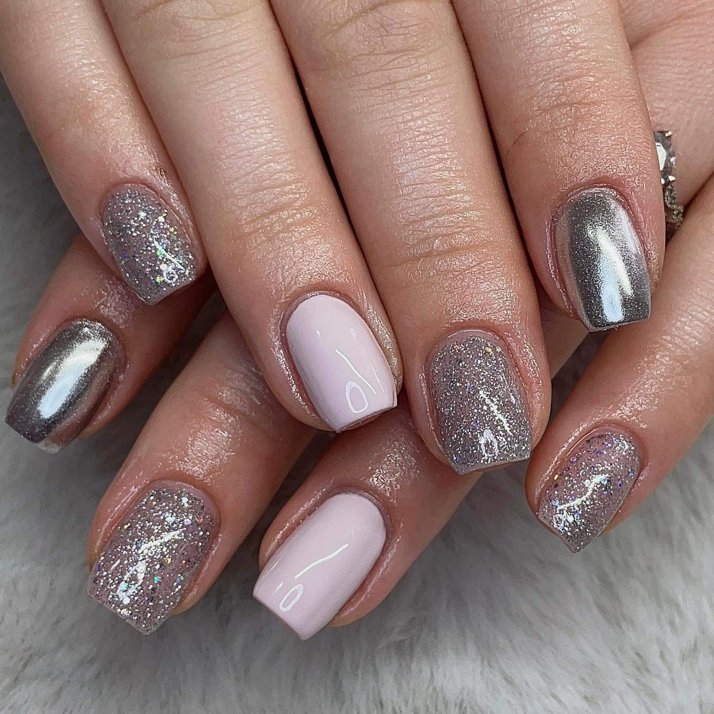 25 Subtle Silver Glitter Nail Ideas That Work Always – Cozy & Home